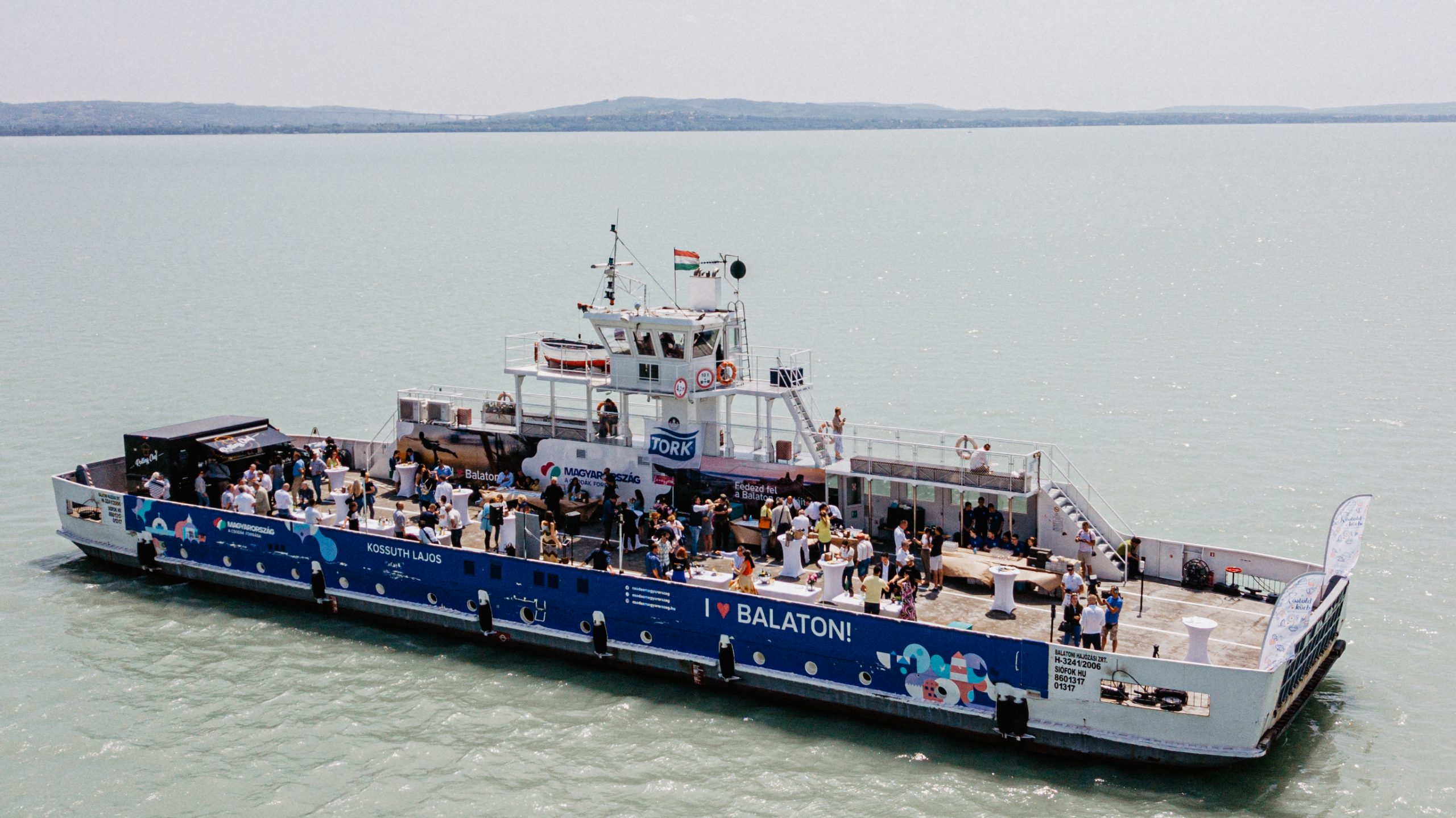 Egy romantikus ebéd a Balaton közepén - Balaton Televízió - Csatorna ...